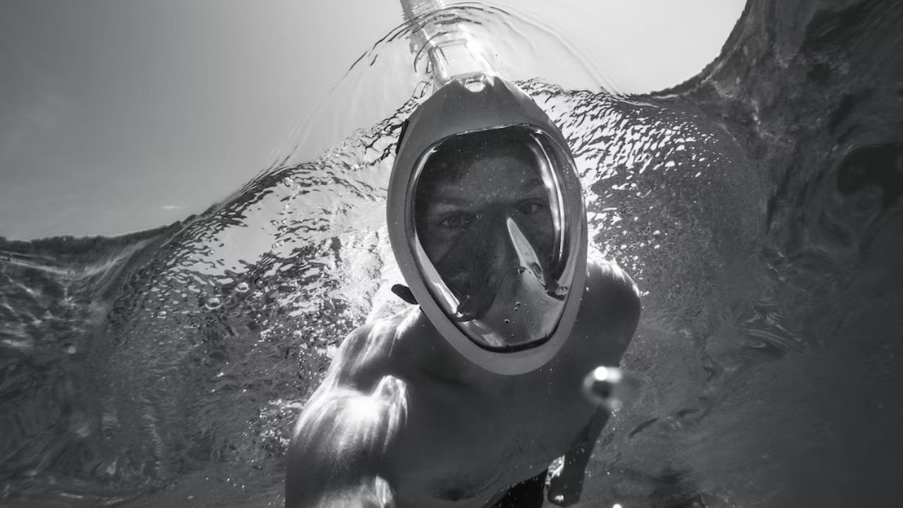 Can you wear contacts while surfing? Is it safe?