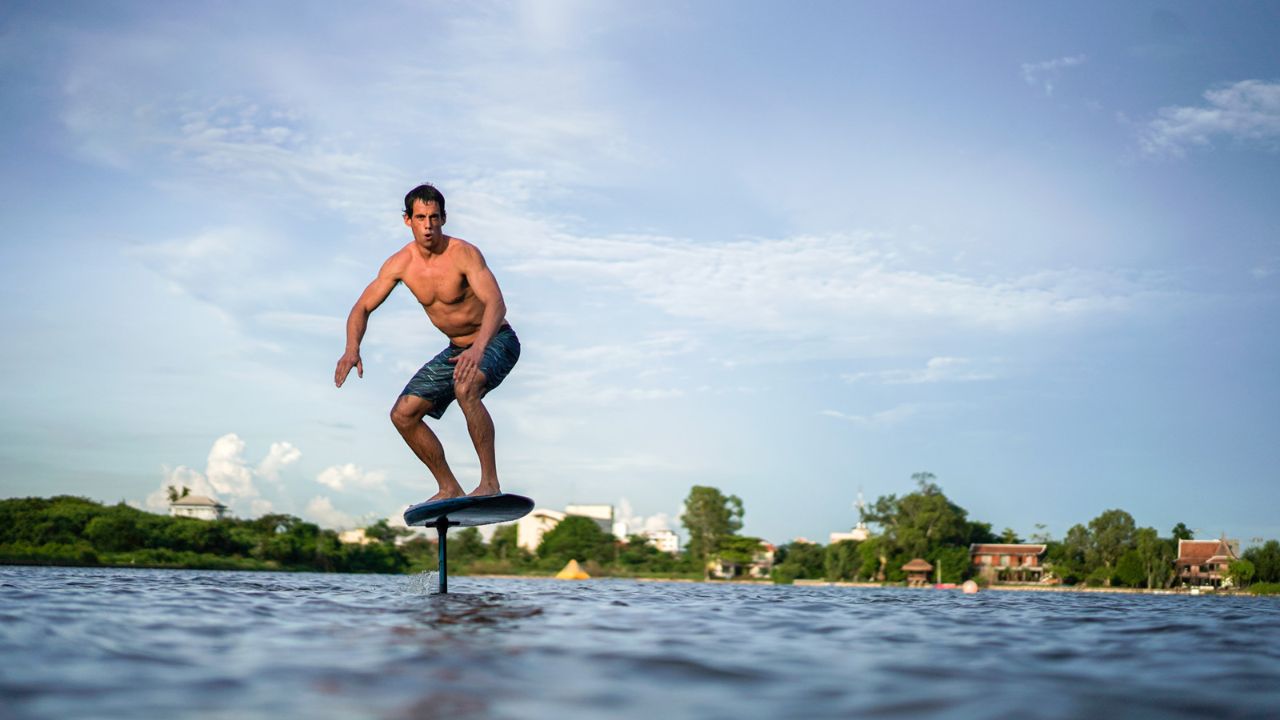 6 Basic Surfing Tricks for Beginners to Master Immediately